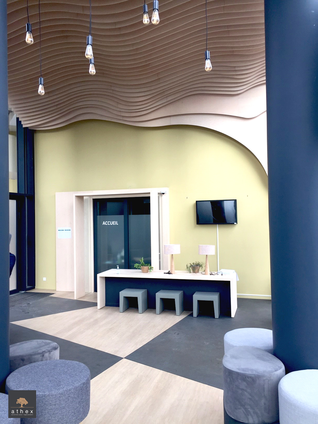 Siège social - Espace d'accueil avec plafond décoratif - Athex